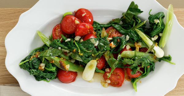 Blattspinat mit Tomaten Rezept | Küchengötter
