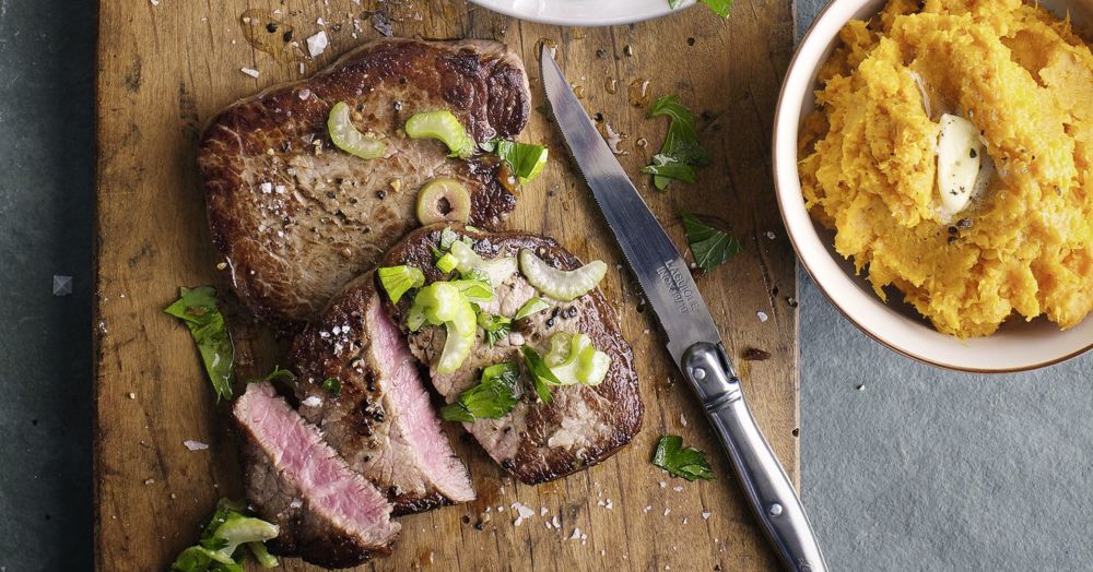 Gebratenes Rinderfilet mit Sellerie-Salsa und Süßkartoffelstampf Rezept ...