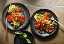 Tomatensugo mit Zucchini Rezept | Küchengötter