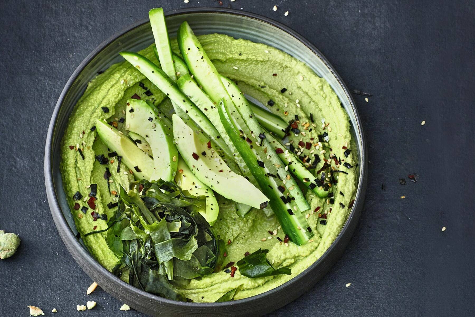 Algen-Hummus-Bowl mit Nori-Topping Rezept | Küchengötter