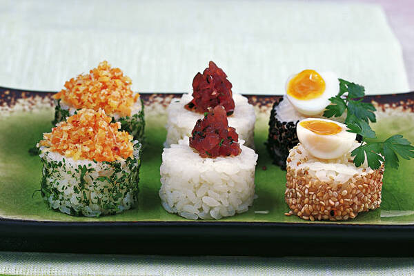 Dreierlei Sushi-Canapés Rezept | Küchengötter