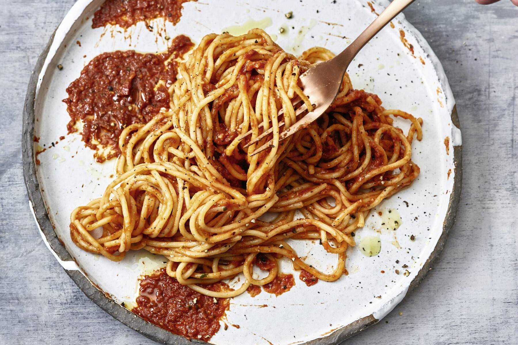 Spaghetti mit Pesto rosso soffritto Rezept | Küchengötter