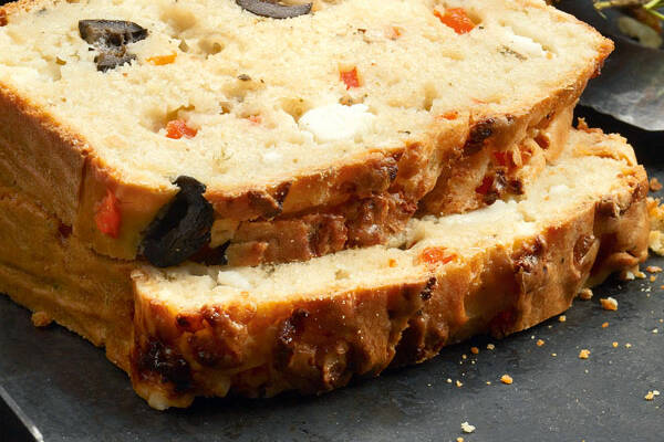 Paprika-Cake mit Feta und Oliven Rezept | Küchengötter