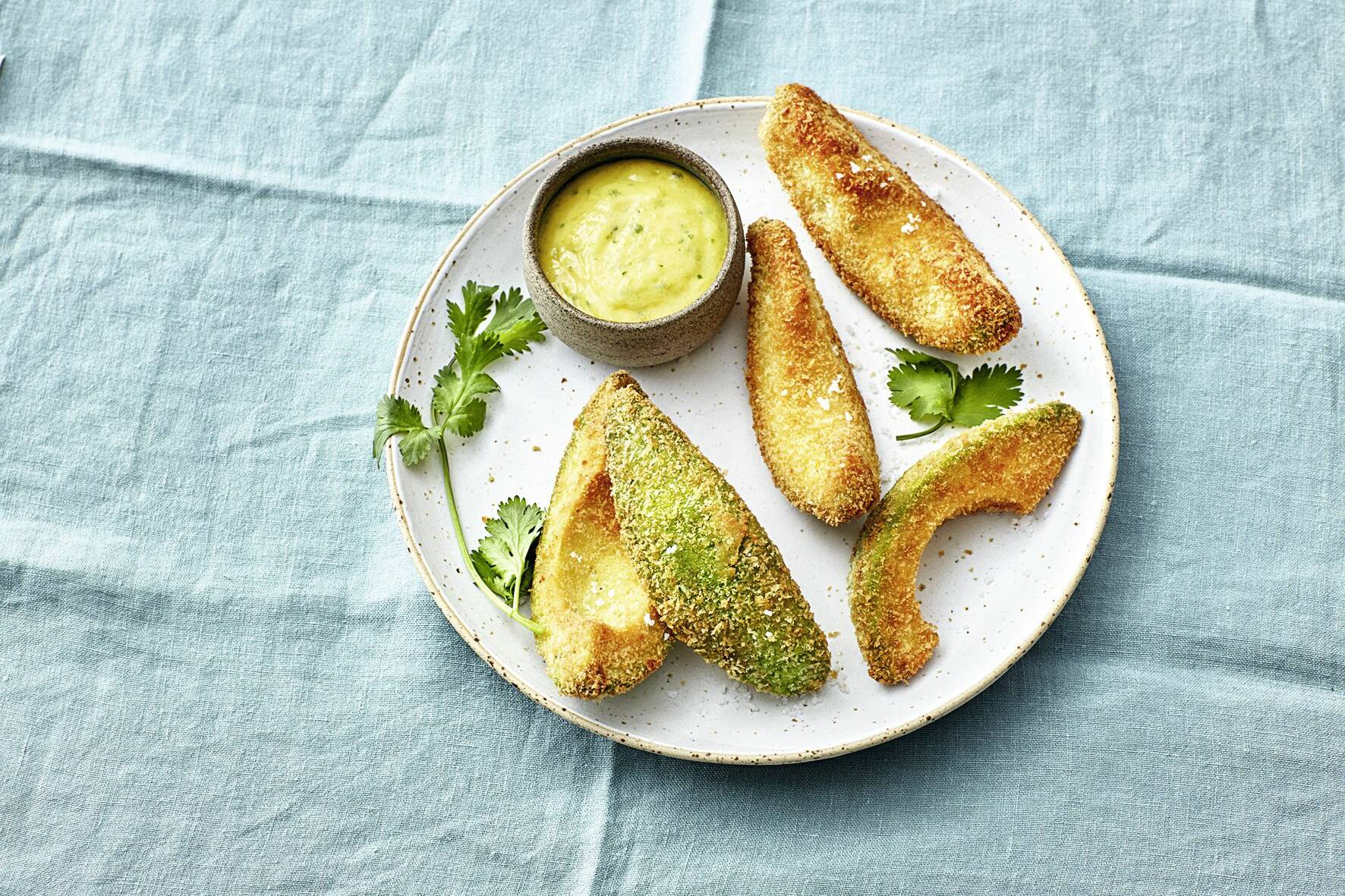 Avocado-Wedges mit Dip Rezept | Küchengötter