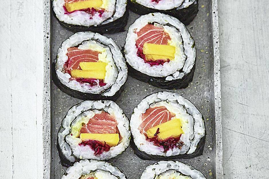 Lachs-Mango-Maki mit Sprossen Rezept | Küchengötter