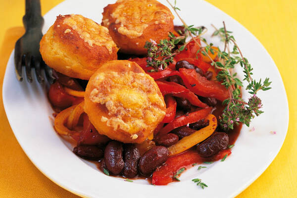 Mais-Hefeküchlein mit Chiligemüse Rezept | Küchengötter