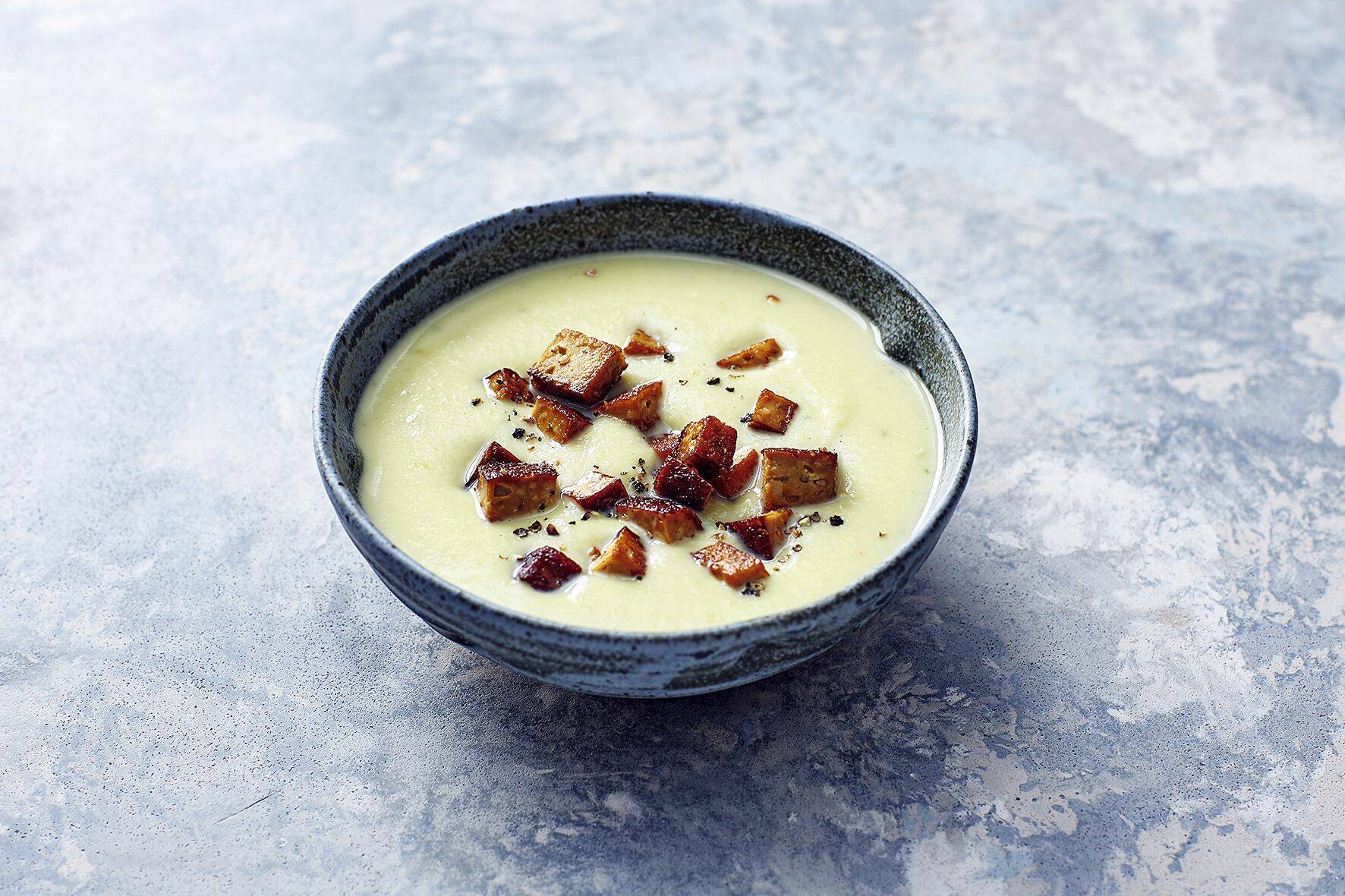 Vegane Sellerie-Apfel-Suppe mit Tofu Rezept | Küchengötter