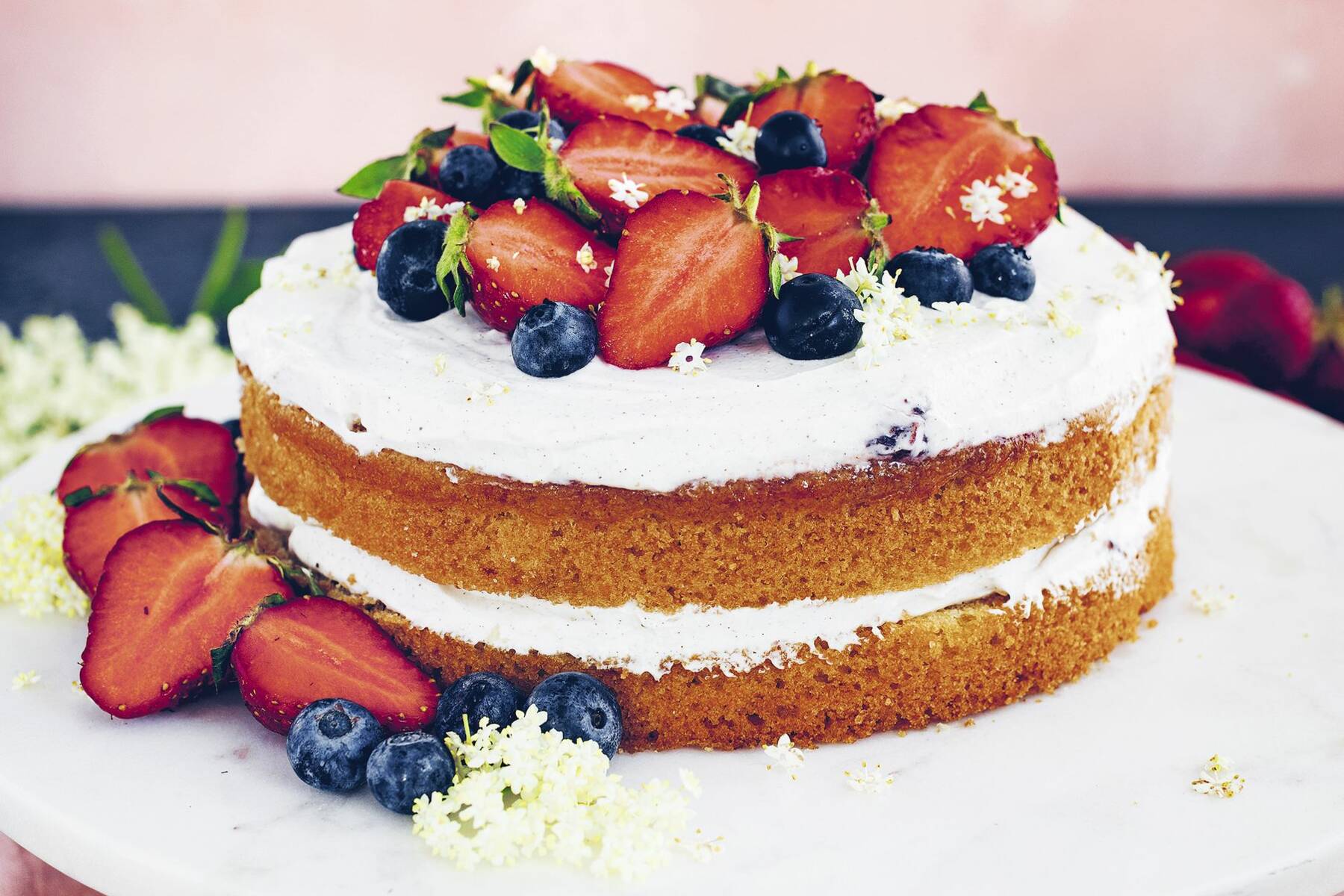 Gefüllte Biskuittorte - vegan Rezept | Küchengötter