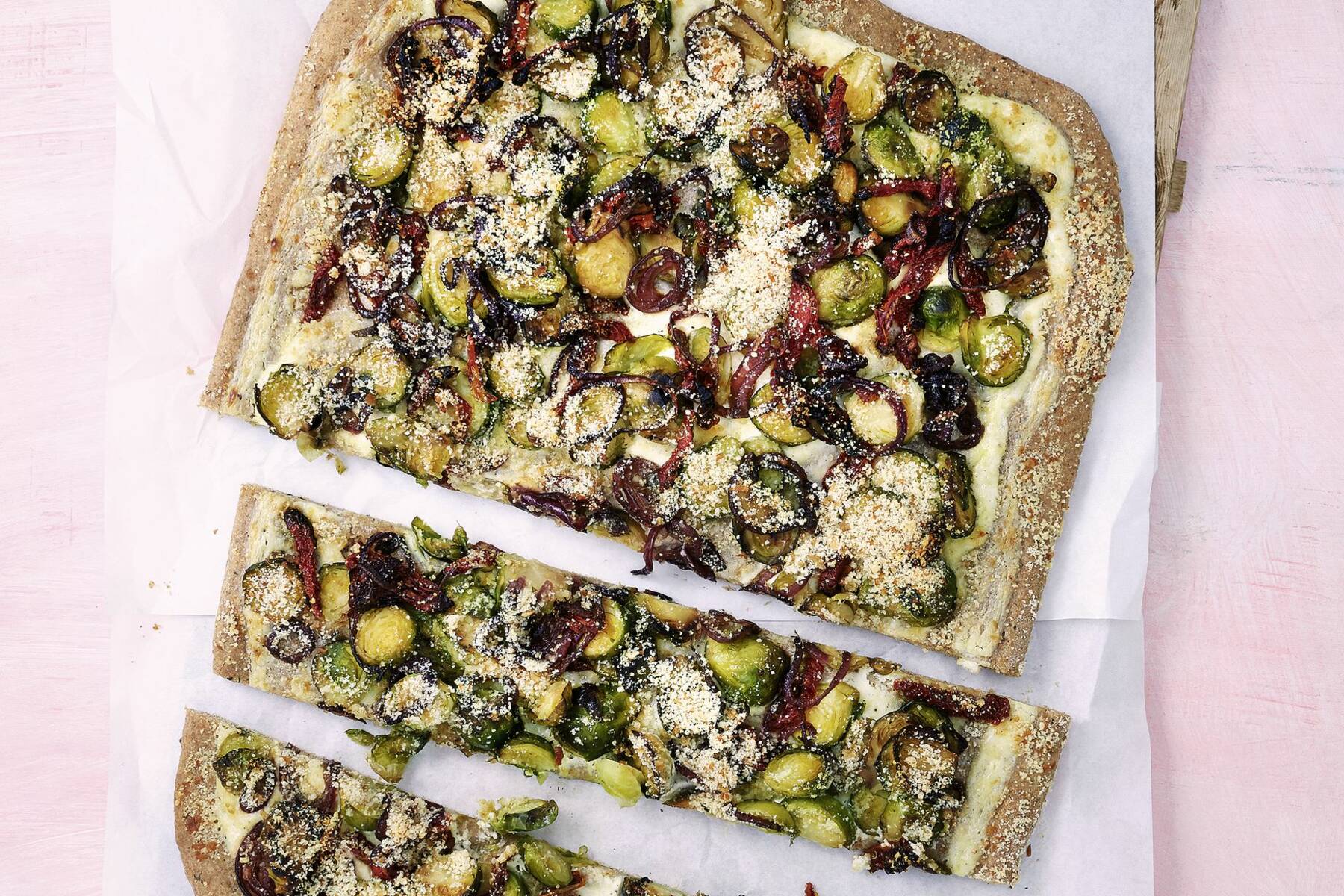 Pizza bianca mit Rosenkohl Rezept | Küchengötter