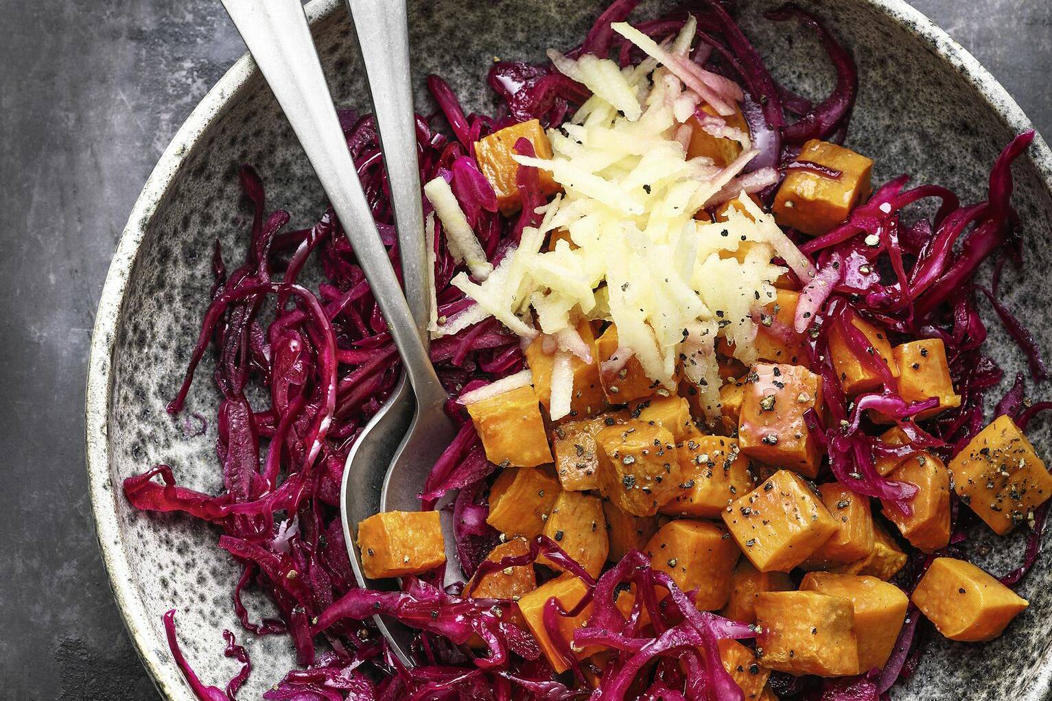 Süsskartoffel-Rotkohl-Salat Rezept | Küchengötter