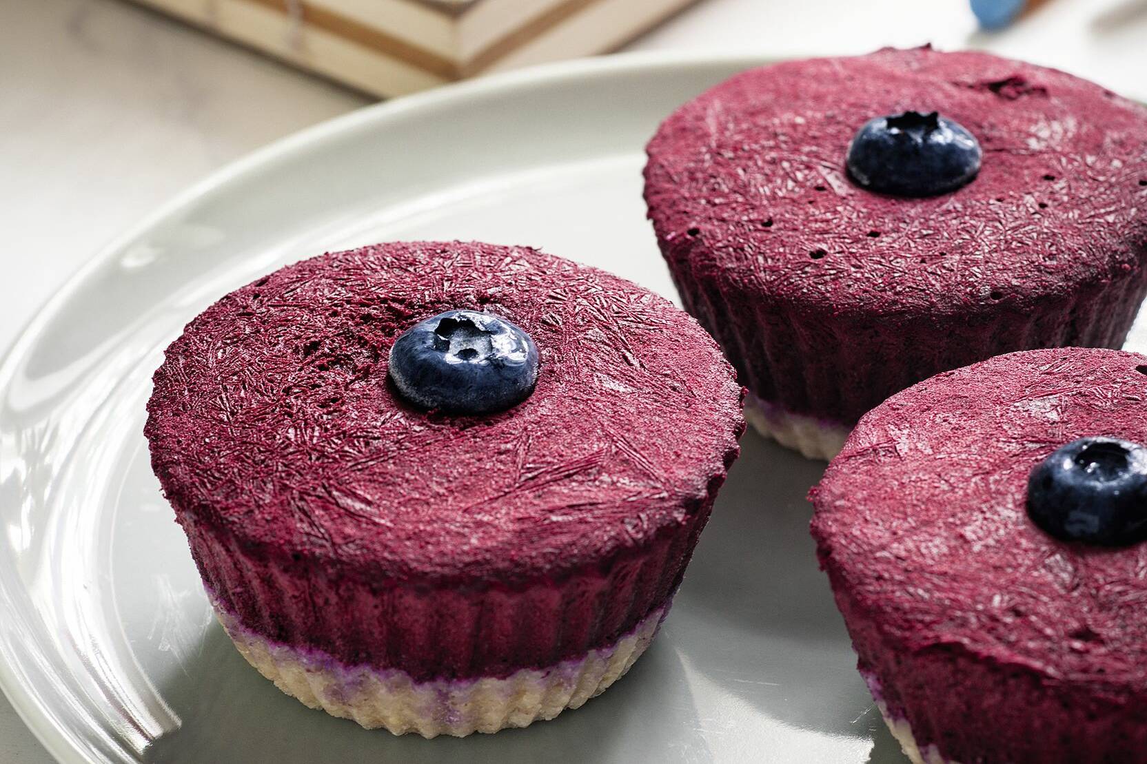Raw Blueberry Mini Cakes Rezept | Küchengötter