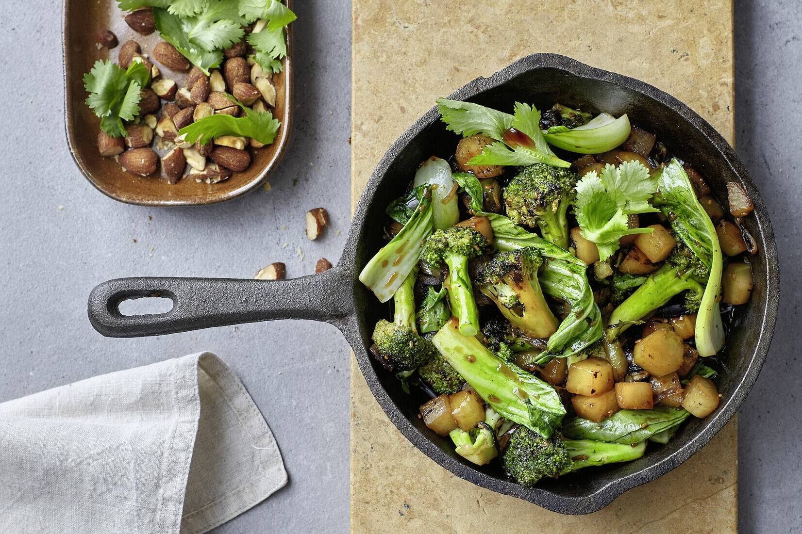 Grüne Kohlgemüse-Pfanne Rezept | Küchengötter