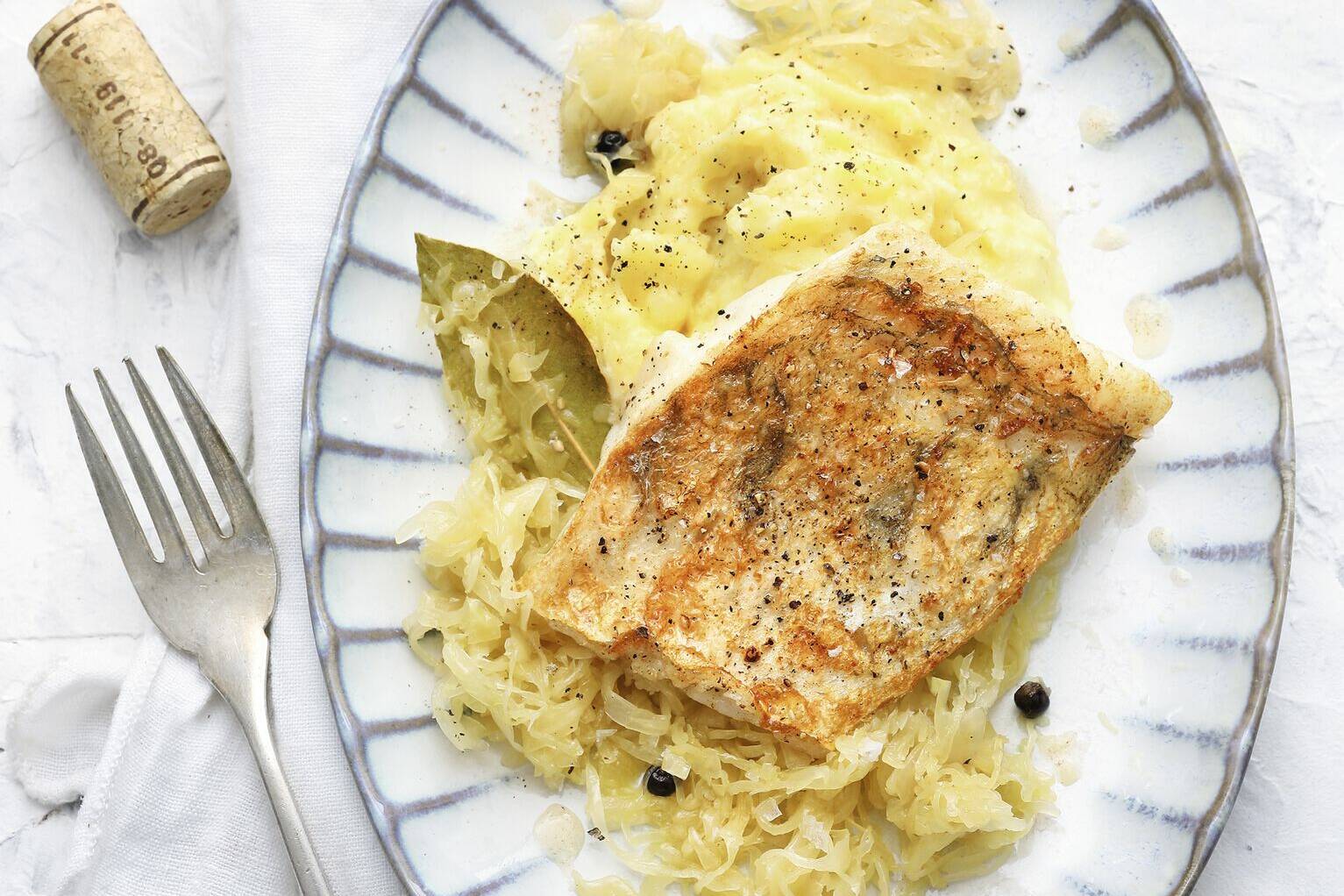 Zander auf der Haut gebraten mit Rieslingkraut Rezept | Küchengötter