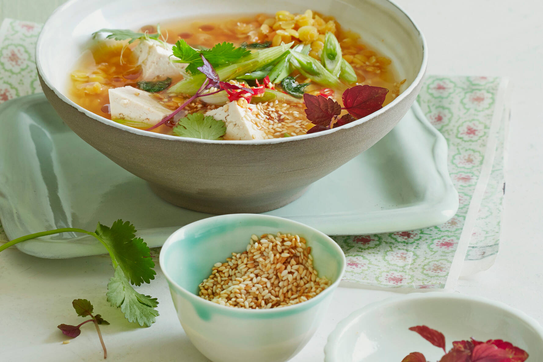 Misosuppe mit Tofu und zweierlei Linsen Rezept | Küchengötter