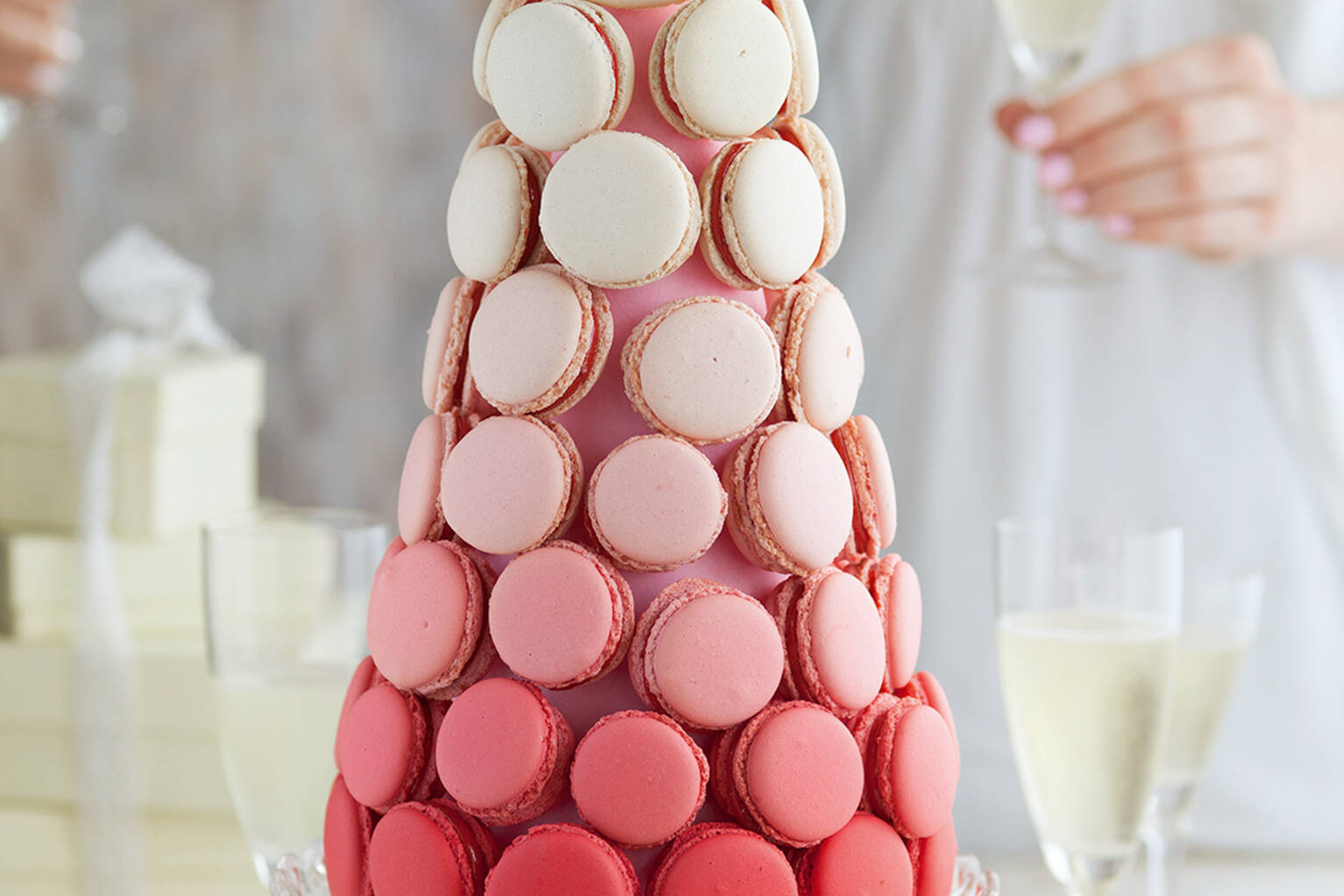 Macaron-Pyramide mit Champagner Rezept | Küchengötter