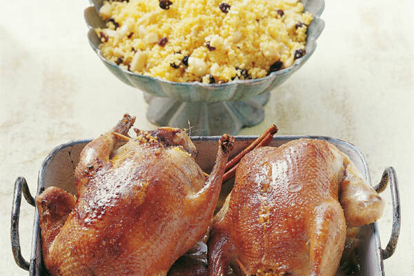 Taube mit Couscous-Mandel-Füllung Rezept | Küchengötter