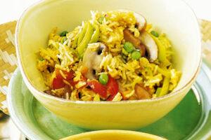 Curryreis mit Huhn und Erbsen Rezept | Küchengötter