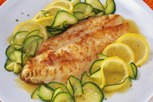 Rotbarsch im Gemüsebett Rezept | Küchengötter