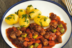 Vegane Soljanka mit Würstchen Rezept | Küchengötter