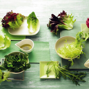 Blattsalat mit Weintrauben und Feta Rezept | Küchengötter