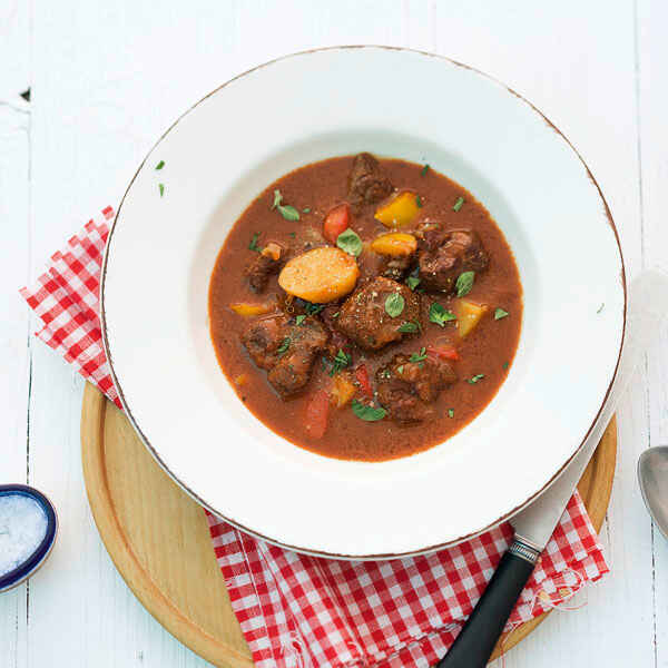 Ungarische Gulaschsuppe mit Paprika Rezept | Küchengötter
