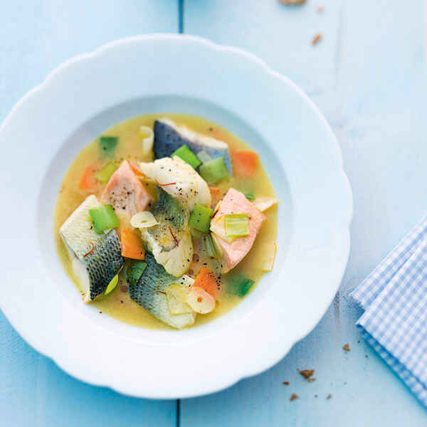 Safran-Fischsuppe mit Gemüse Rezept | Küchengötter