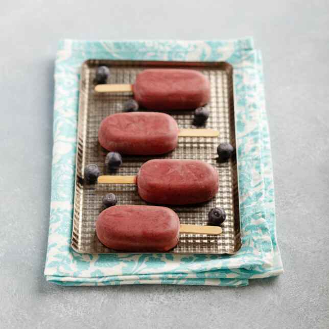 »Goldene Milch«-Eis mit Kokos Rezept | Küchengötter