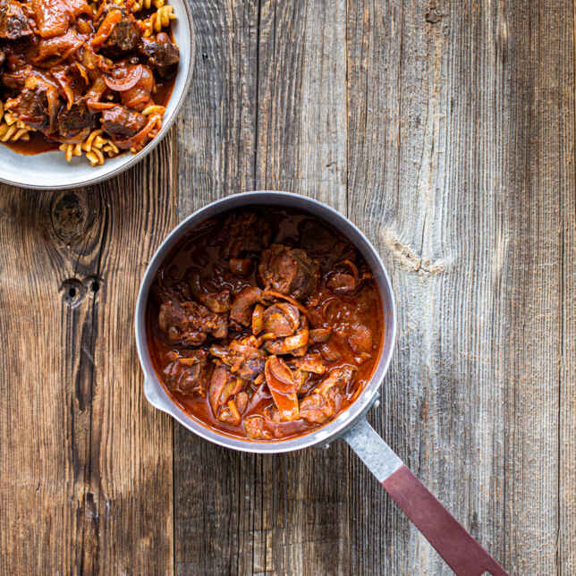 Wildgulasch mit Pilzen Rezept | Küchengötter