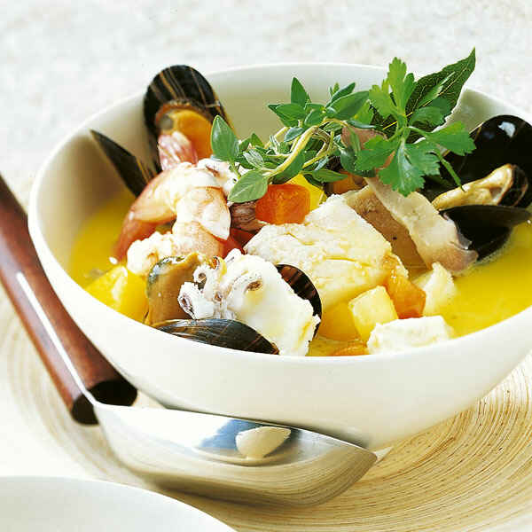 Fischsuppe mit Fenchel und Safran Rezept | Küchengötter