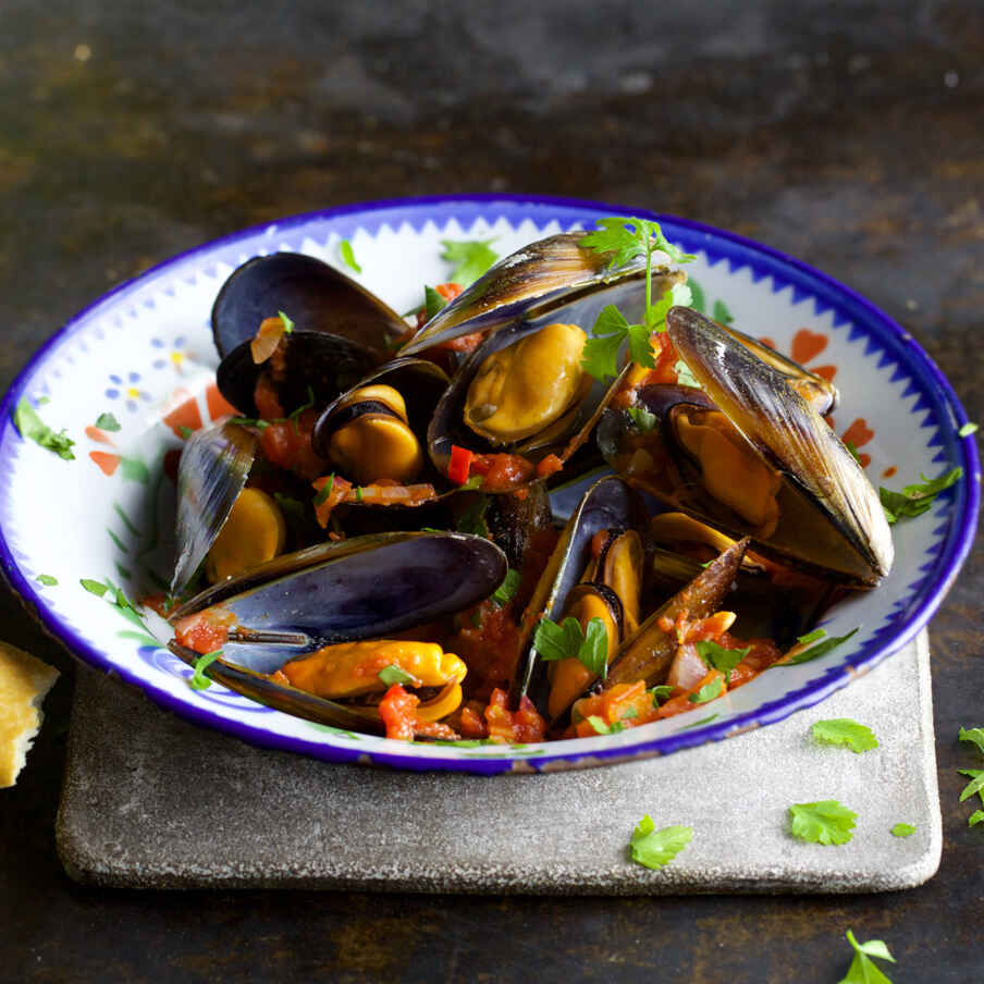 Schnelle Muscheln in Tomatensauce Rezept | Küchengötter