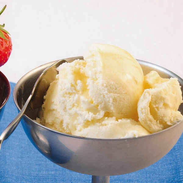 Joghurteis mit Holunderblütensirup Rezept | Küchengötter