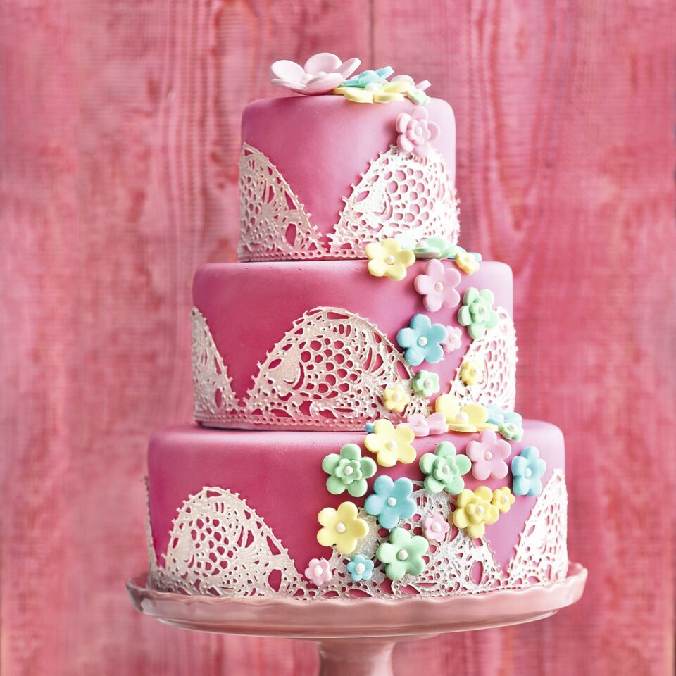 Rosa Torte mit Blüten aus Fondant (mit Bild) | Küchengötter