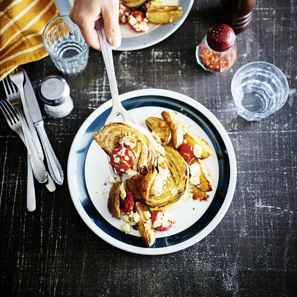 Weißkohl mit Feta und Ofenkartoffeln Rezept | Küchengötter